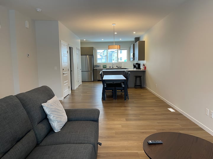 Sleeps 8 | Spacious Family Home In West Edmonton - Spruce Grove