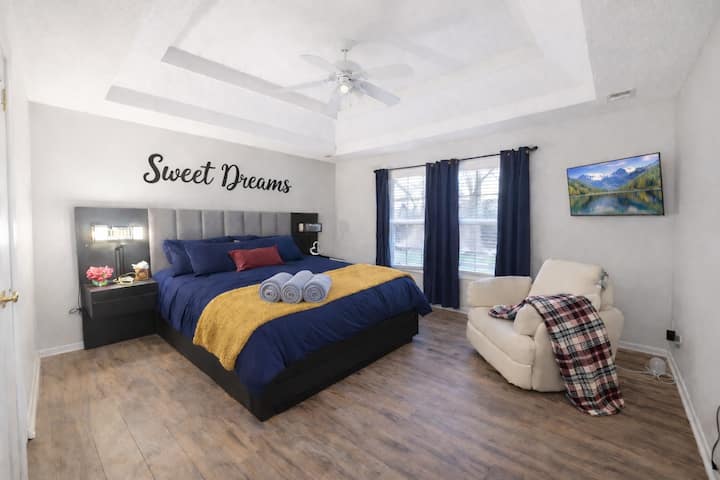 Gladstone Stay- Near Wof,zoo, Airport & 4 King Bed - Riverside, MO