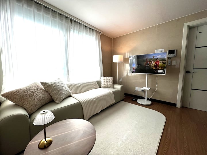 홍대2역#망리단길도보1분#망원전통시장도보2분#한강공원도보7분#명동20분#3룸,퀸침대4개 - Bucheon-si