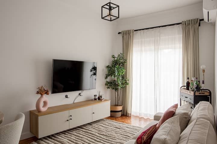 Lisbon Riverside Retreat – 2br In Almada - Amora