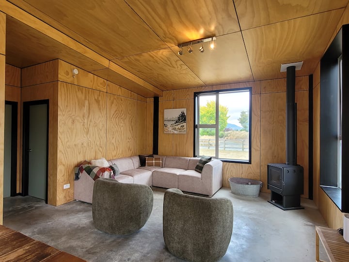 Rustic Ruataniwha Retreat - Twizel