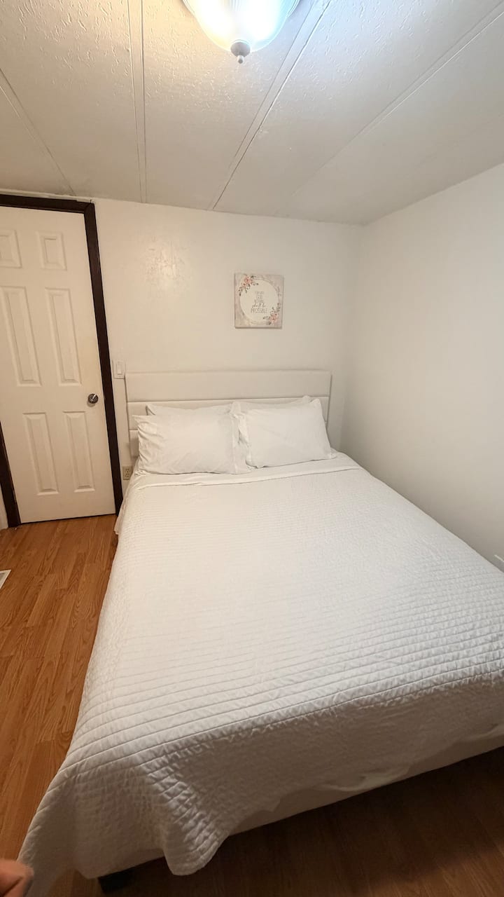 Room In Magic Mobilehome Shared Bath & Common Area - Anchorage, AK