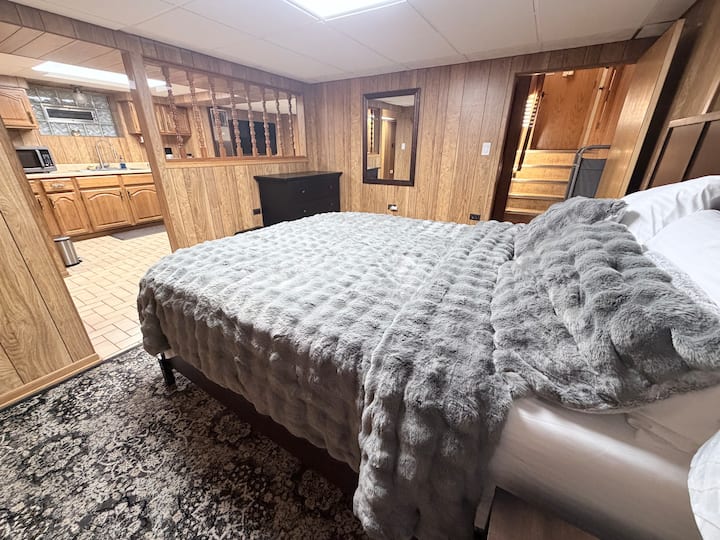 Private Suite On Quiet Chicago Street. Easy Ord - Chicago