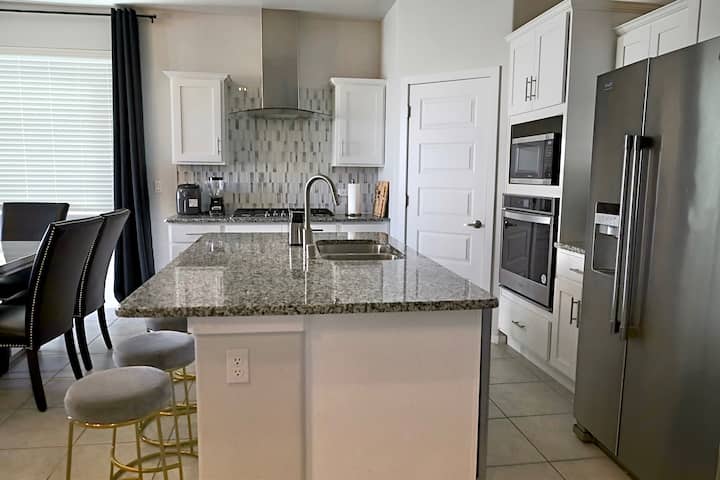 Westside El Paso Modern Retreat! - Santa Teresa, NM