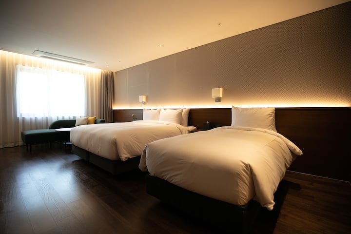 [더 마레보 호텔] #디럭스트윈 #기준2인 #최대3인 #영통역 #호텔 #수원 #리무진버스 - Hwaseong-si