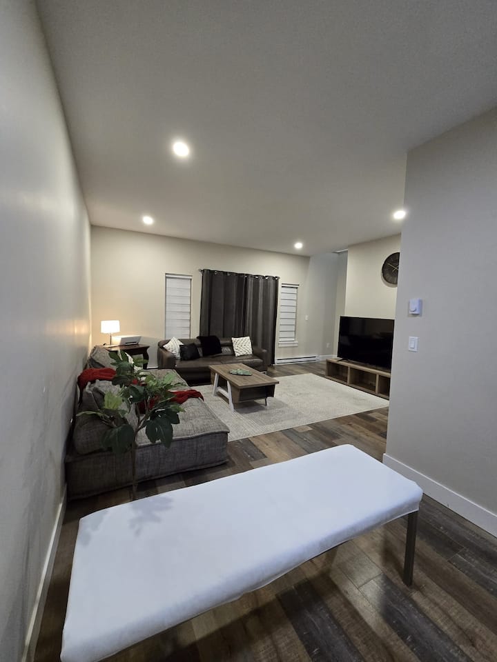 Modern 3 Bed 2.5 Bath Townhouse Near Mall ! - Abbotsford