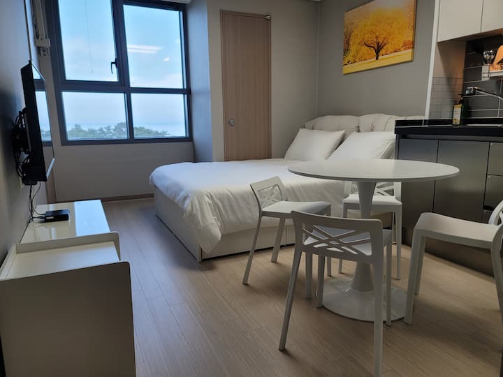 동해파인앤유오션시티 402호 메모리폼 라텍스 트윈베드 오션뷰(12월 All 새제품) - Donghae-si