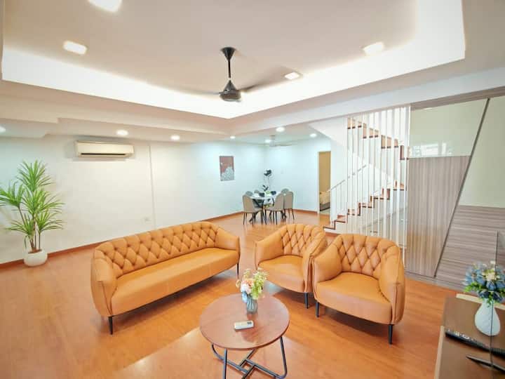 Kulai2story House 4br 20pax Y. Corner Hpyland Toll - Kulai