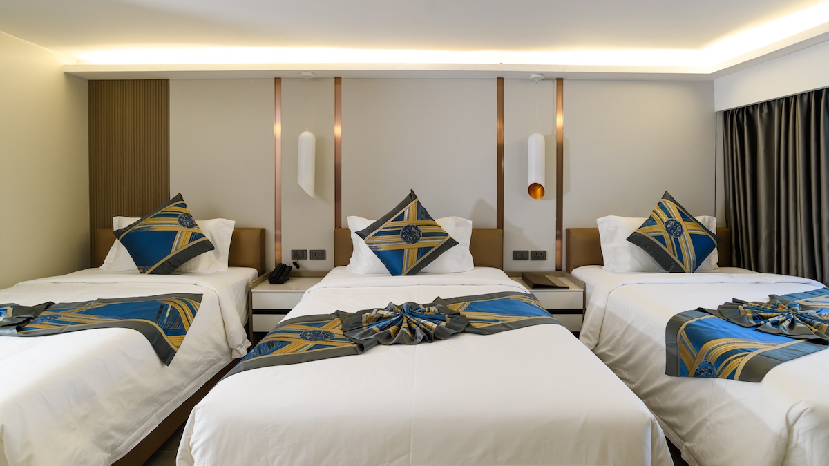 Marquis Comfort Executive Hotel ｜ Deluxe Triple Room - Breakfast Buffet ...