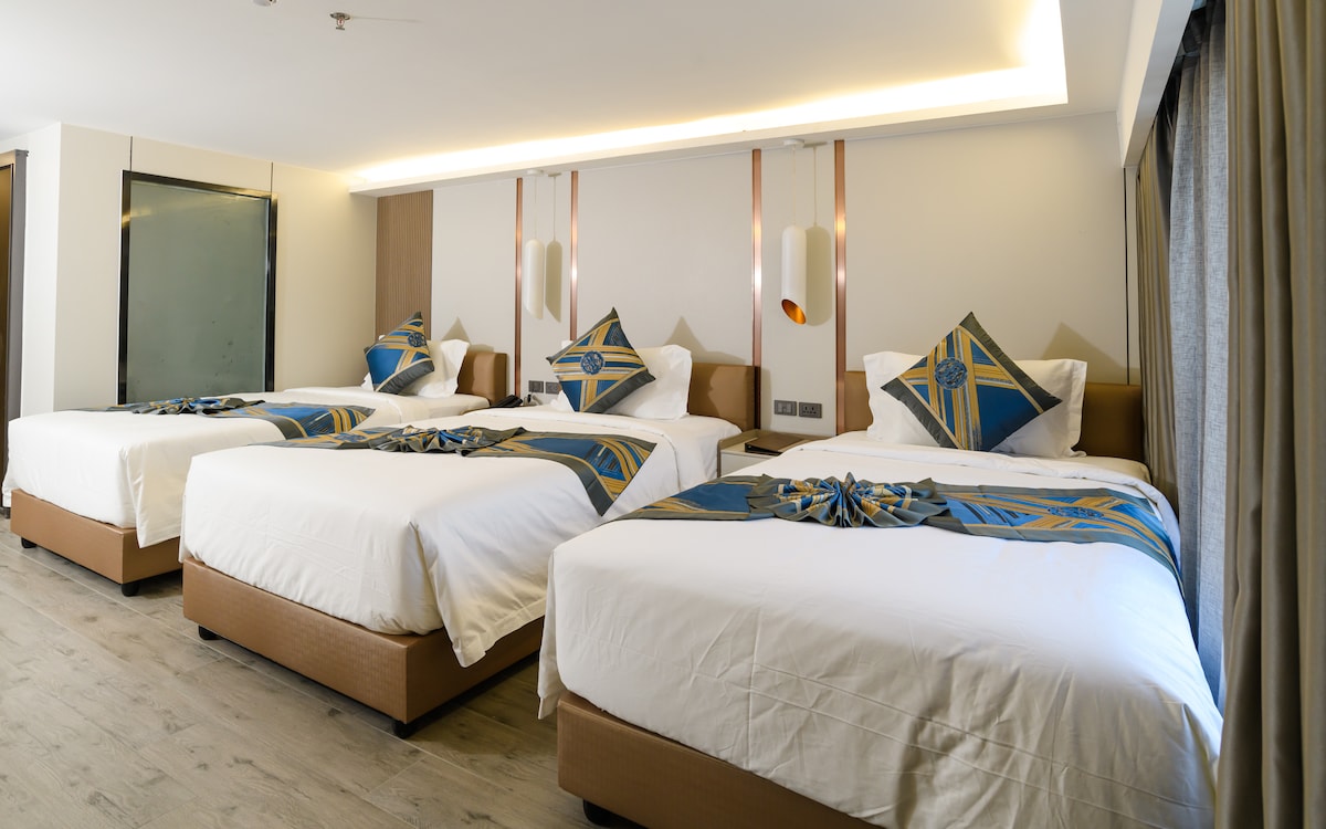 Marquis Comfort Executive Hotel ｜ Deluxe Triple Room - Breakfast Buffet ...