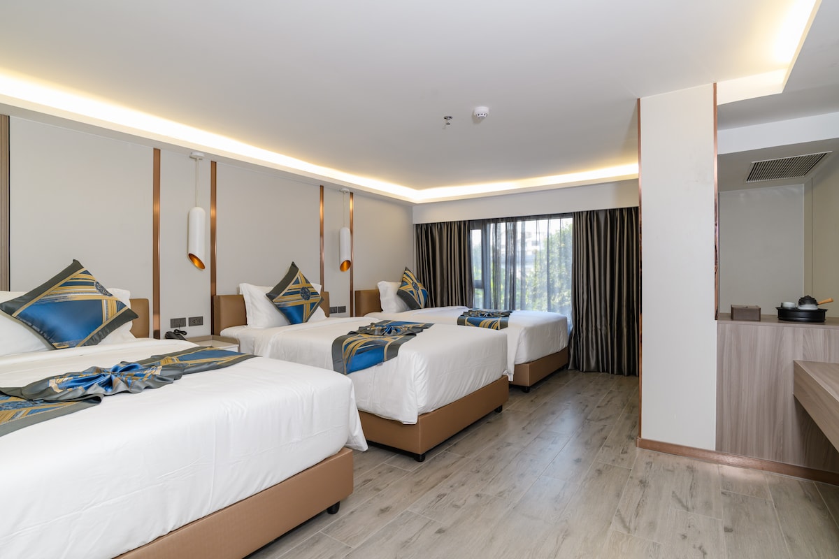 Marquis Comfort Executive Hotel ｜ Deluxe Triple Room - Breakfast Buffet ...