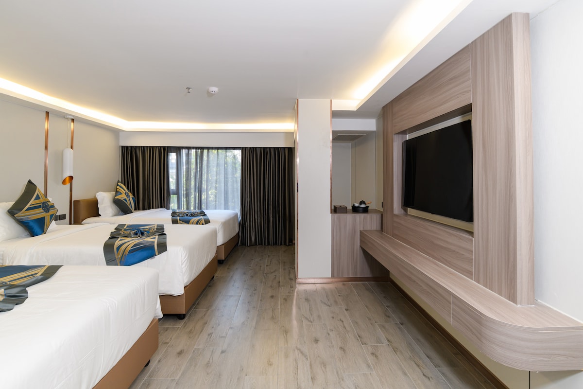 Marquis Comfort Executive Hotel ｜ Deluxe Triple Room - Breakfast Buffet ...