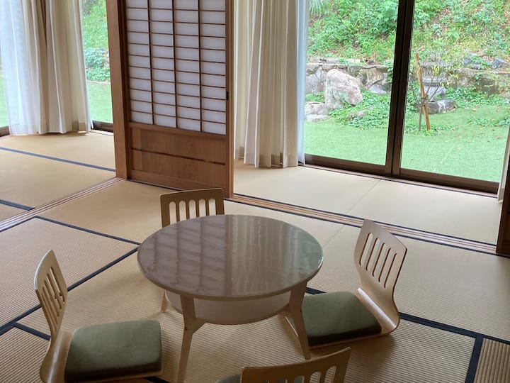 「ヴィラこんぴら」
こんぴらさん表参道まで徒歩１分！和室と庭園が綺麗な石段のあるお宿です。 - 三豊市