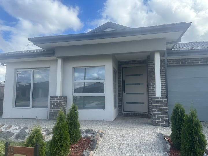 Cozy Private House Located In Donnybrook. - Whittlesea