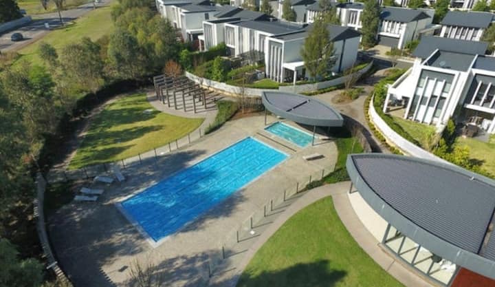 Modern Townhouse With Spacious Kids' Sunroom - Blacktown