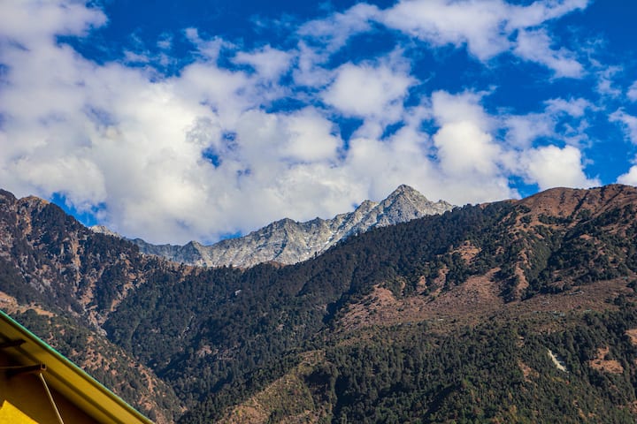 Independent Tibetan Mud House Studio (Large) - Dharamshala