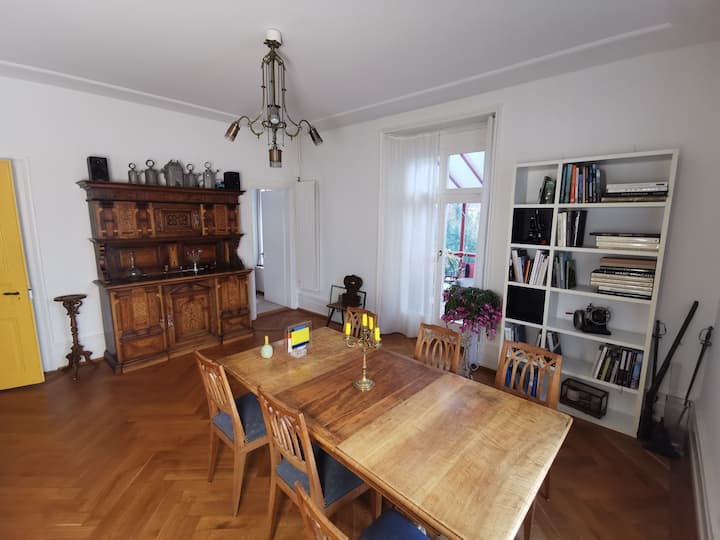 Altbau Wohnung An Ruhiger Lage - Zurich