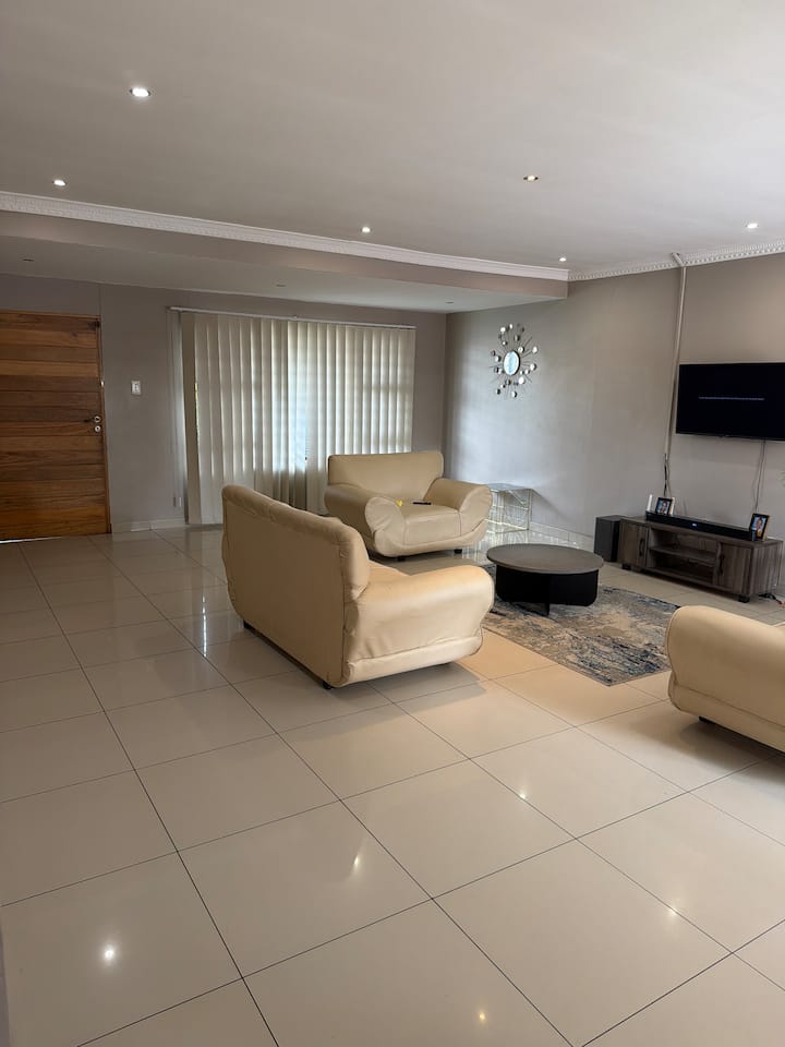 Very Quiet Area. Family Gatherings, Free Wifi. - Lenasia