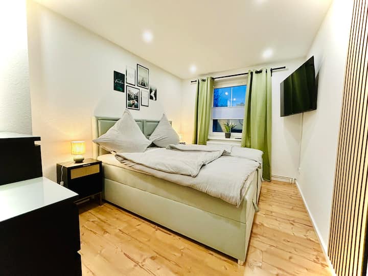 *Premium House/ Box Spring Beds/ Smart Tv/ Garden* - Burgwedel