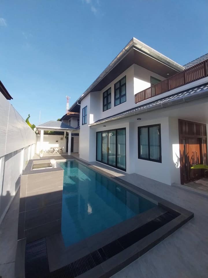 พูลวิลล่าวิวภูเขา - Phuket