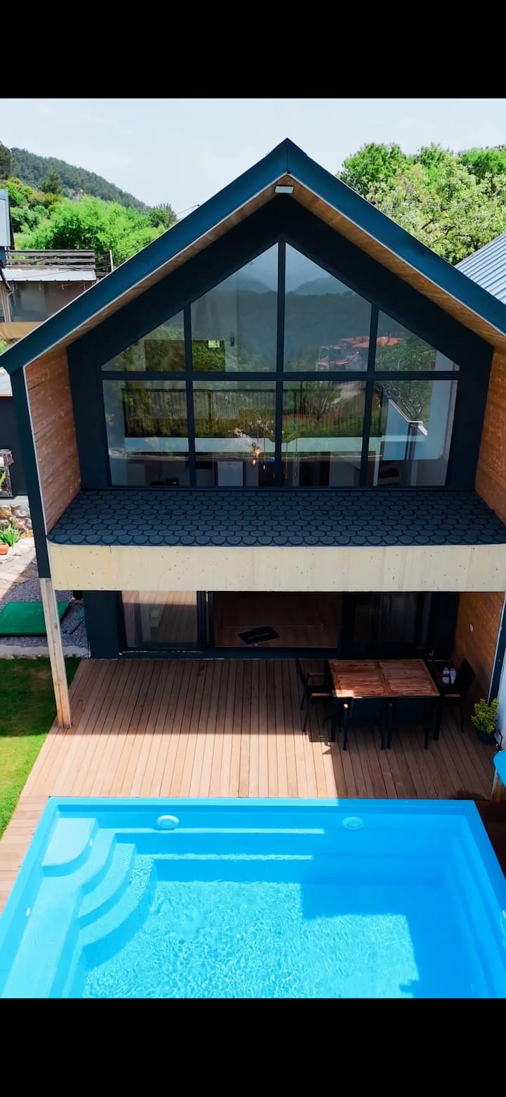 Bağ Arası Salkım Ev Sıcak Havuz & Sauna - İzmir