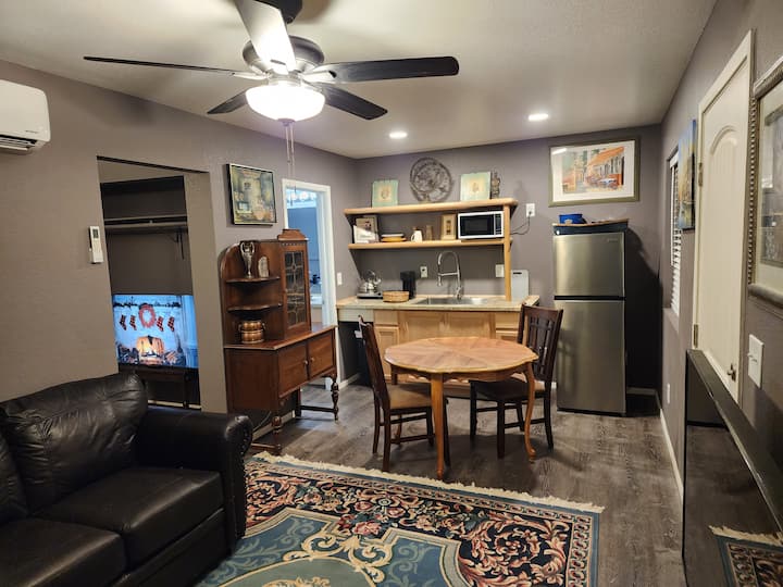 G-1 Picasso 1 Bedroom Cabin - Pahrump, NV