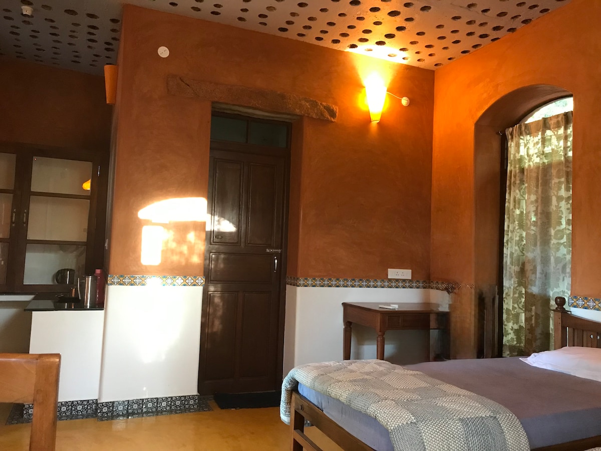 Chambre privée 2. Anpu House. Près d'Auroville - Guest houses à louer à ...