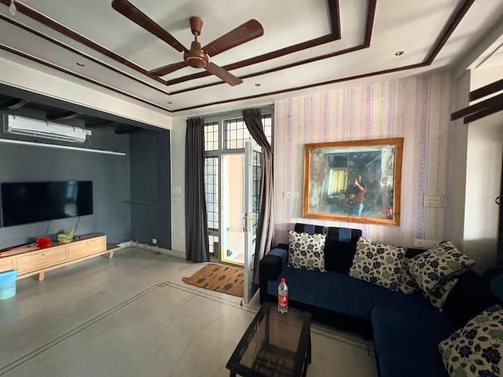 Elite Vintage Flat With Modern And Comforts - Rajahmundry
