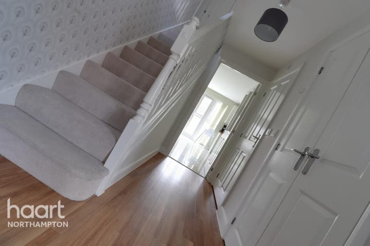 Nice And Peaceful Home Available - Northampton