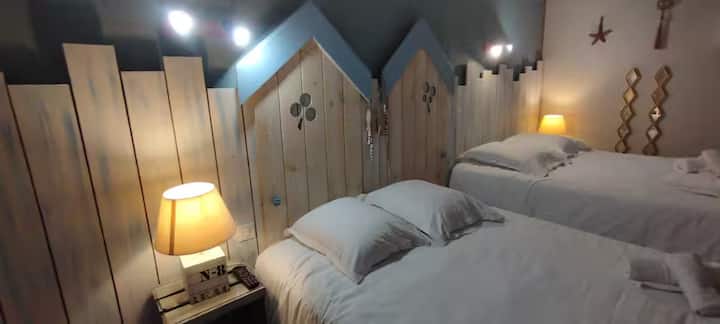 Chambre Familiale Océan Pour 4 Personnes - Uzerche