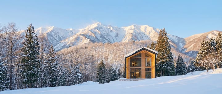 Slope-front, True Ski-in/ski-out Luxury Villa. - Hakuba
