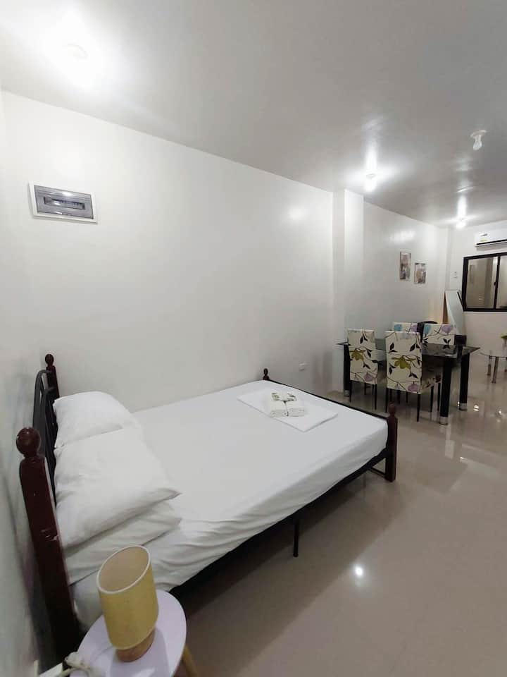 Clean & Cozy Studio Unit + Free Wifi & Parking - Pagsanjan
