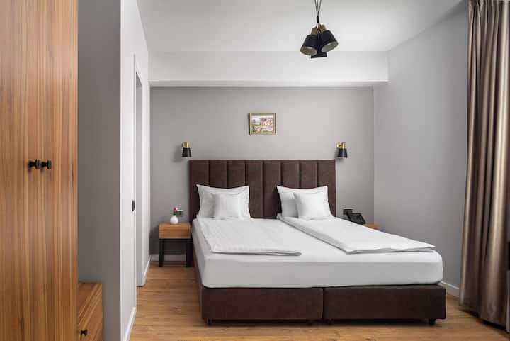 Labirint Hotel - 4 Double Rooms - Bucarest