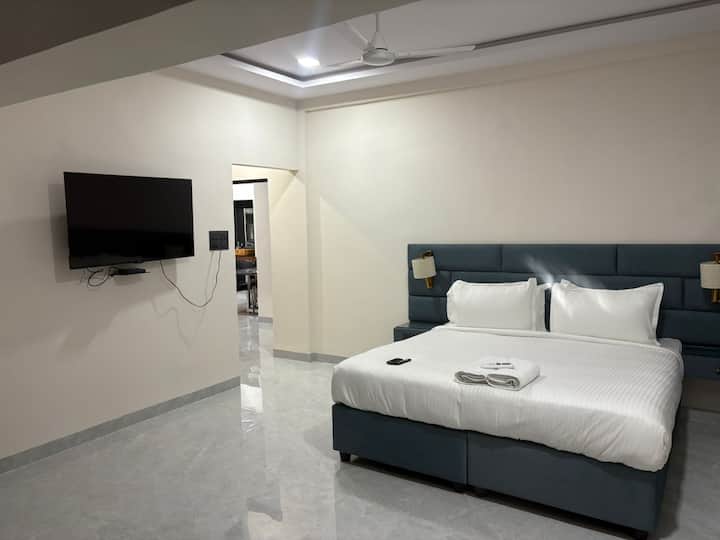 Welcome To Our Blak&wite Villa 3bhk Rk Beach - Visakhapatnam