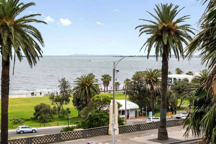 Special Art Deco Apartment + Spectacular Bay Views - St Kilda