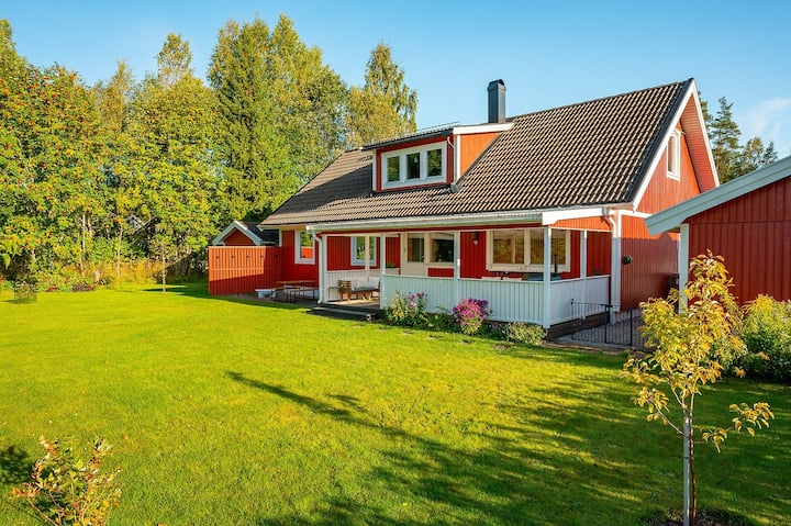 Village Home Near Kungsberget, 5 Bedrooms - Ockelbo