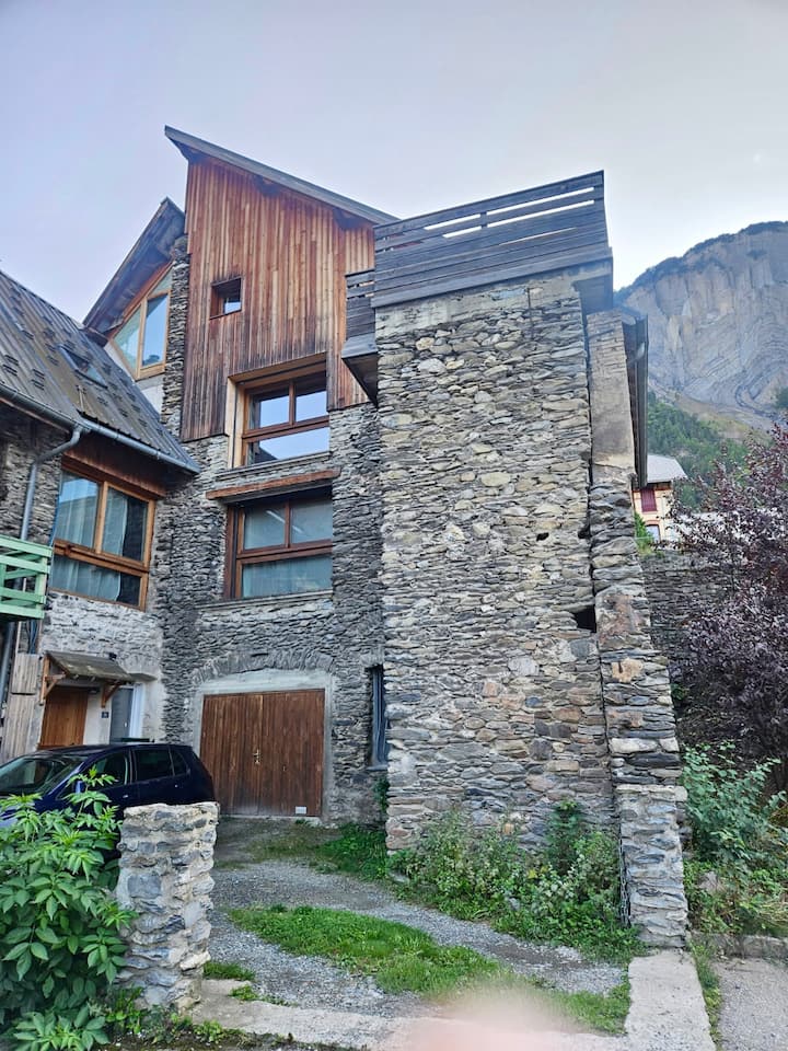 La Grange: Home At Base Of L’alpe D’huez - L'Alpe d'Huez