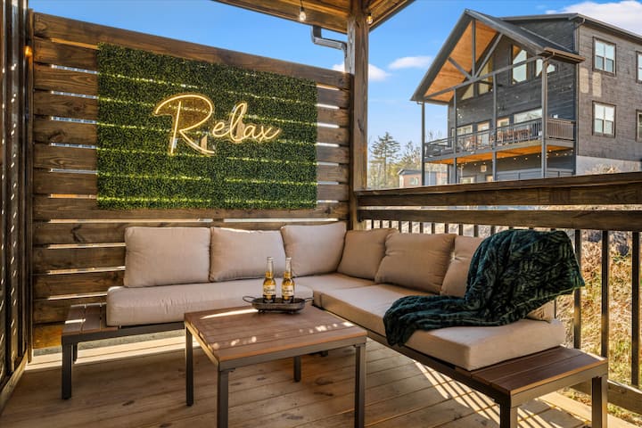Smoky Mtn Cabin · Hot Tub · Arcade · Pets Ok - Pigeon Forge, TN