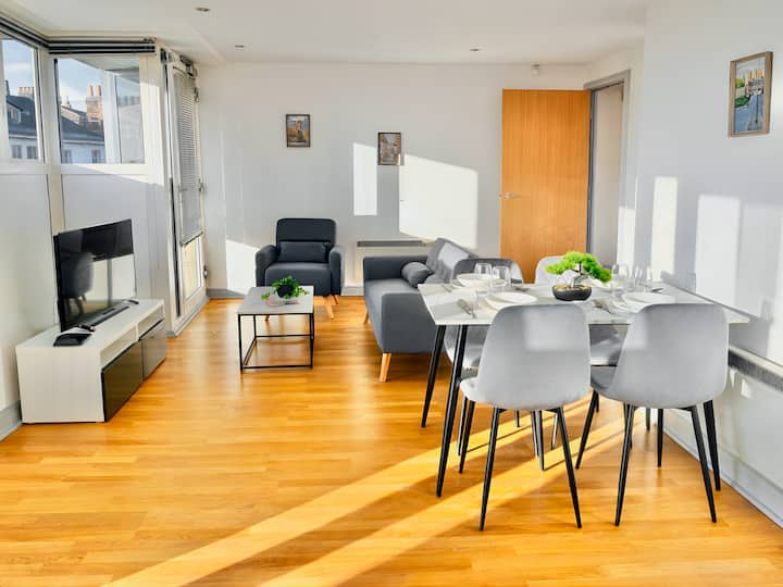 Heart Of York | Spacious Modern 2-bed Flat 2 Bath - York