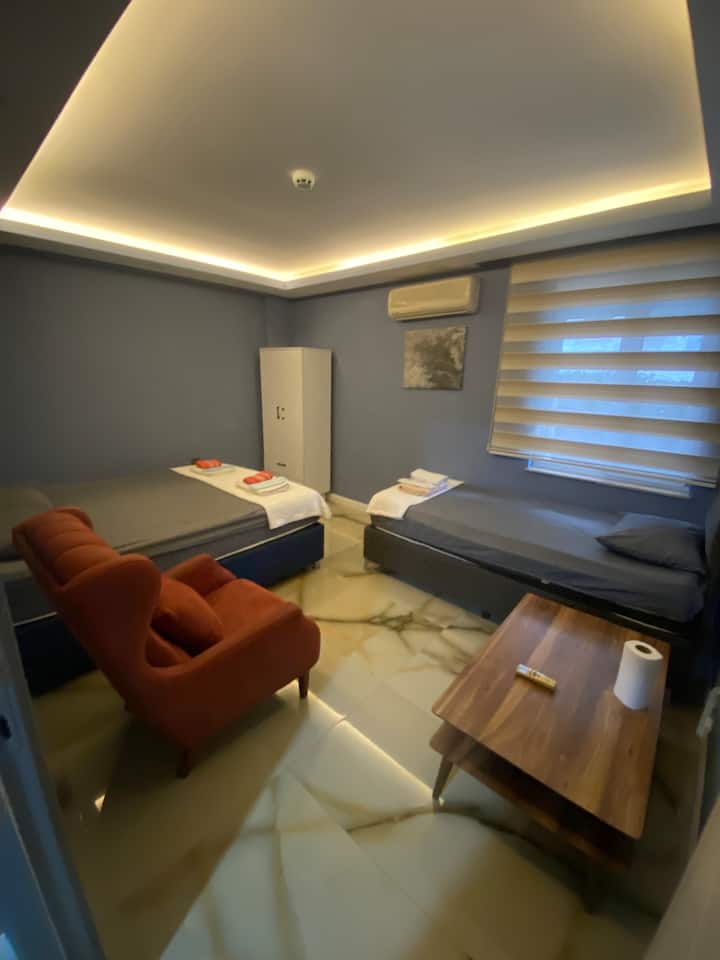 2+0 Mutfaksiz-5 Kişilik-havuzlu-cafe-aile Icin - Lara Beach