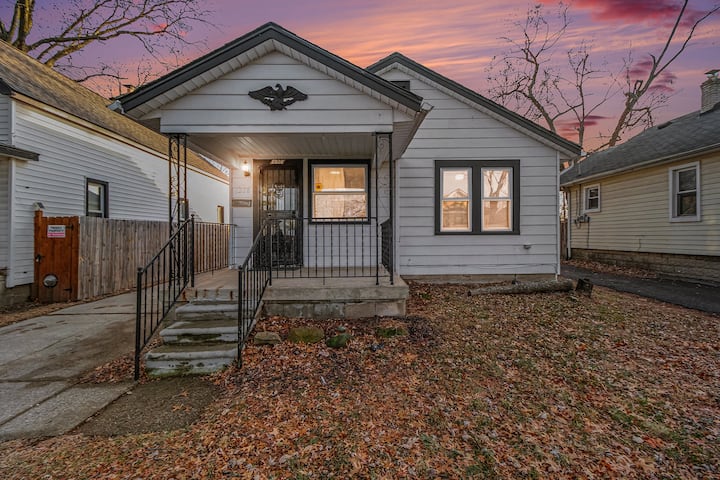 Prime Hazel Park Stay•family Friendly•free Parking - Warren, MI