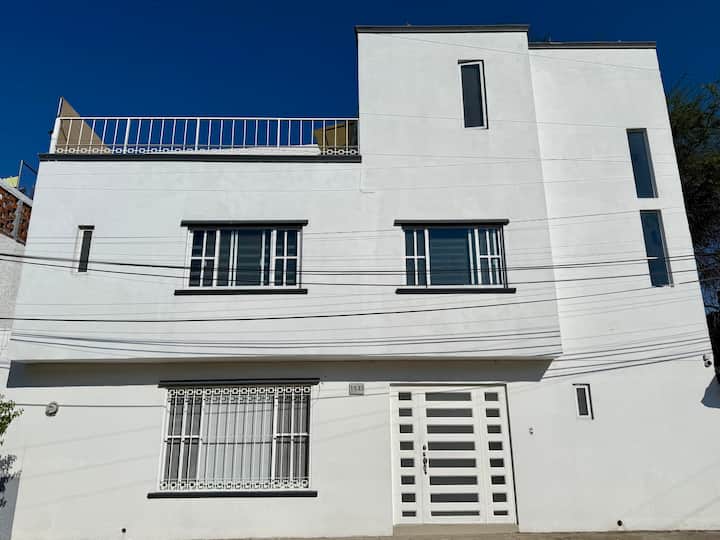 Casa Moderna Y Cómoda | Excelente Ubicación - Tlaquepaque