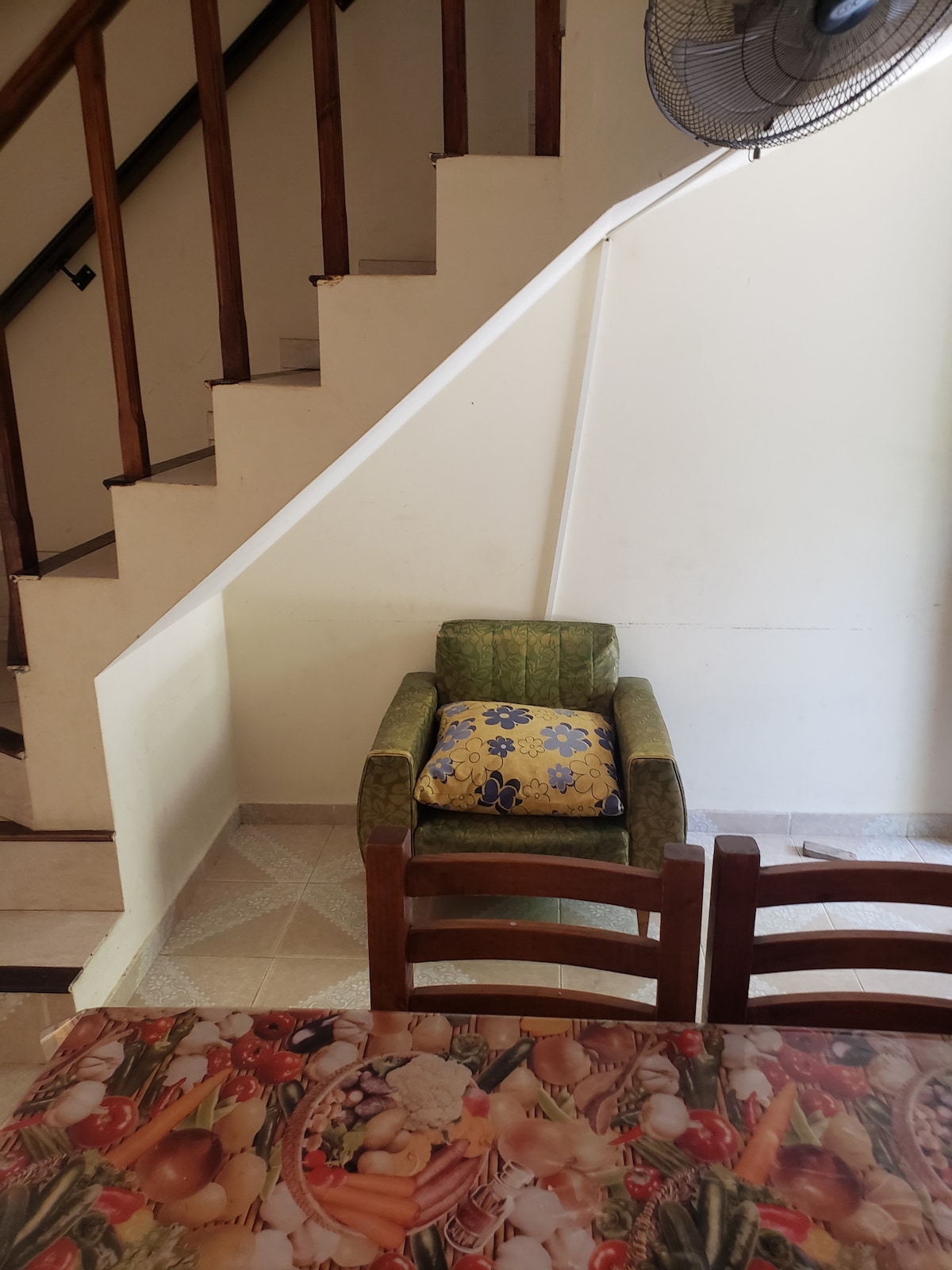 Middle Ground Floor Triplex 2 blocks from the beach - Apartments for ...