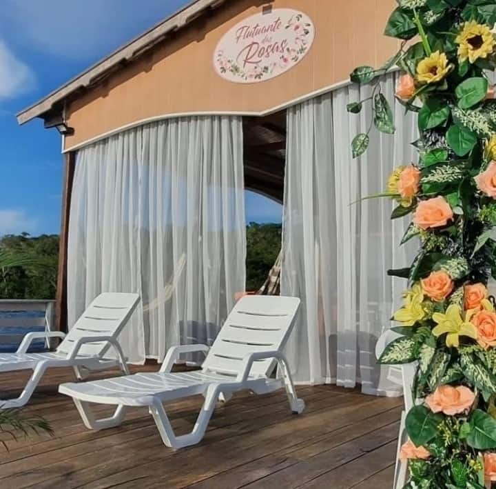 Casa Flutuante Sobre As áGuas Do Rio Negro. - Manaus