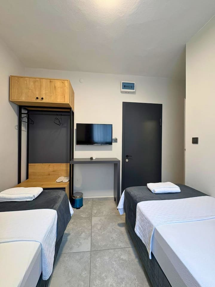 ŞEhir Merkezinde Ayrı Yataklı Oda - Antalya