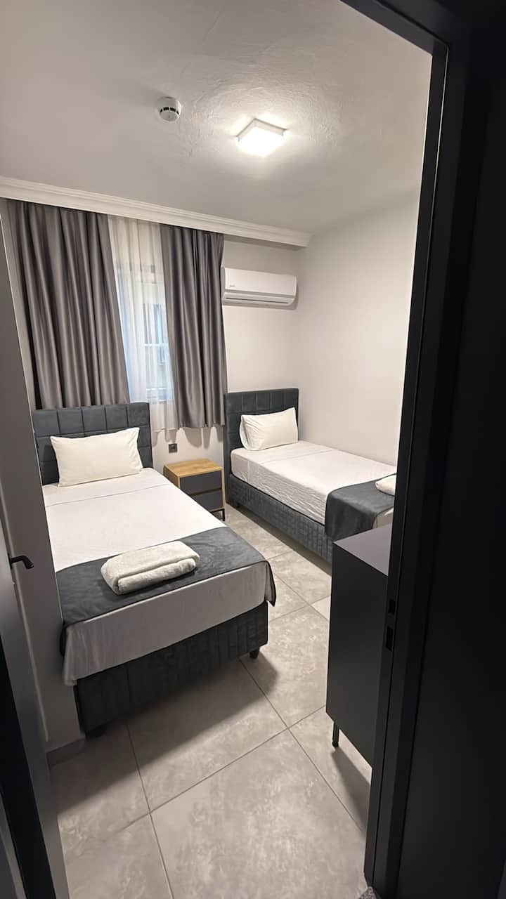 ŞEhir Merkezinde Ayrı Yataklı Oda - Antalya