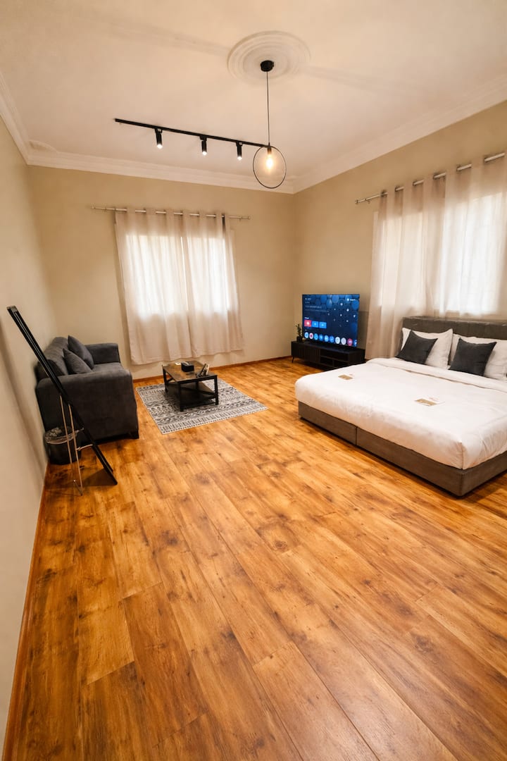 استديو سلطانة، شاشة 65 بوصة، دخول ذكي. (6) - Medina