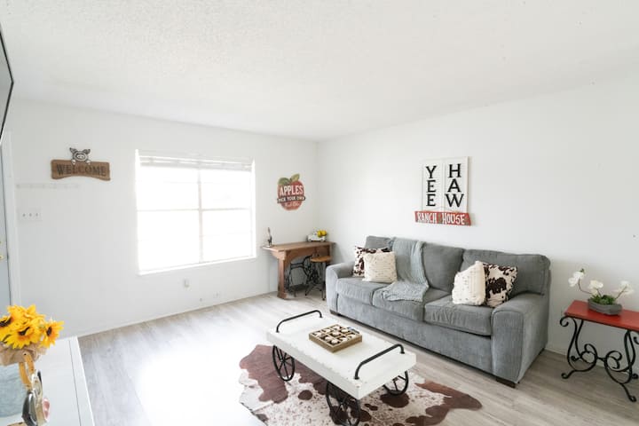 Farmhouse Chic Townhouse 2/1 Mins To Fort Hood - Killeen, TX