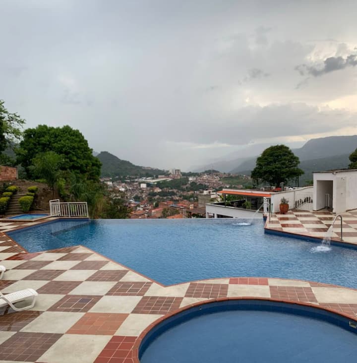 Apto Cómodo En San Gil · Piscina Y Vista 360° - Curití