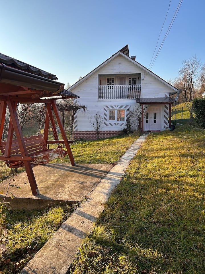 Casă Cu Priveliște Superbă șI Liniște Deplină - Comuna Moisei